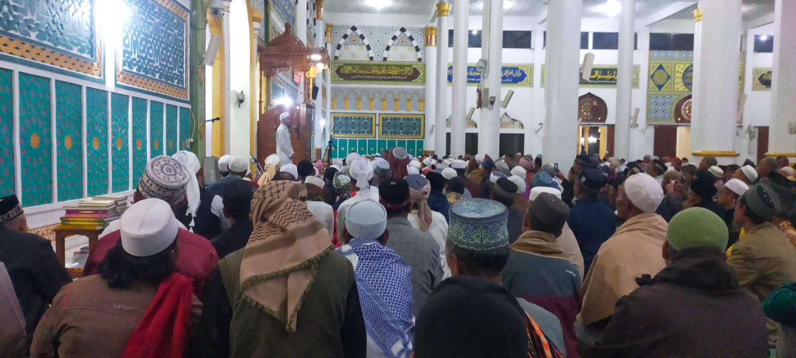 Ribuan Jamaah Memadati Acara Tabligh Akbar Di Mesjid Raya Ruhamah ...